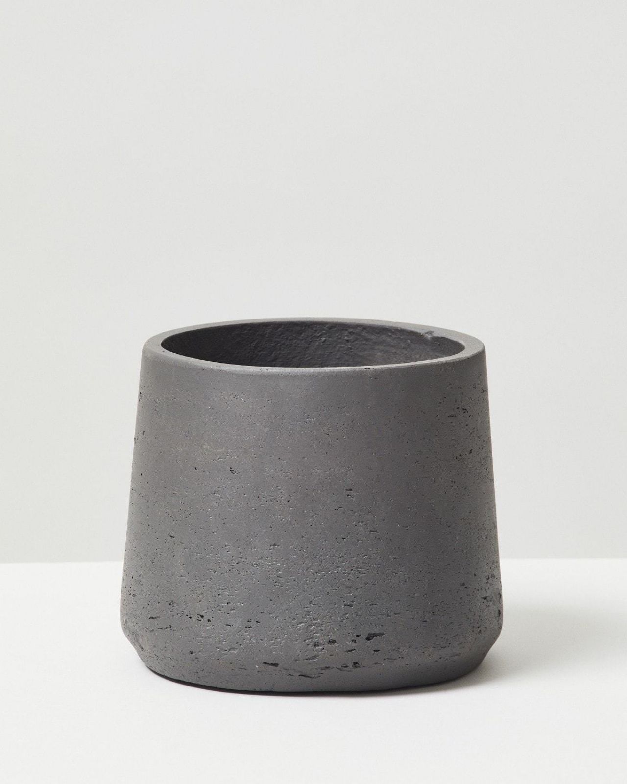 Curved Black Fiberclay Plant Pot | The Stem